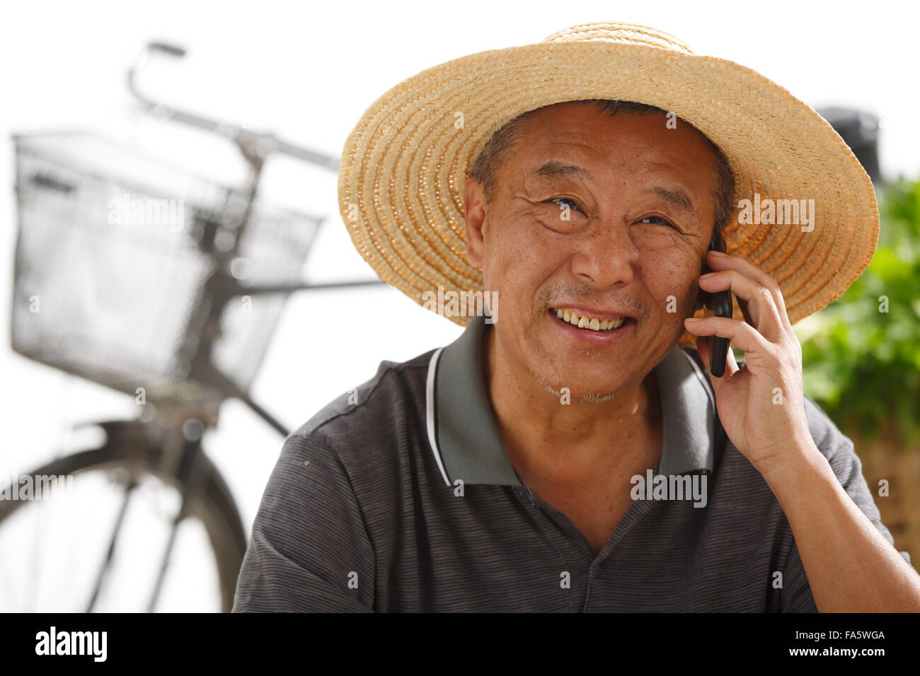 Farmers make a phone call Stock Photo - Alamy