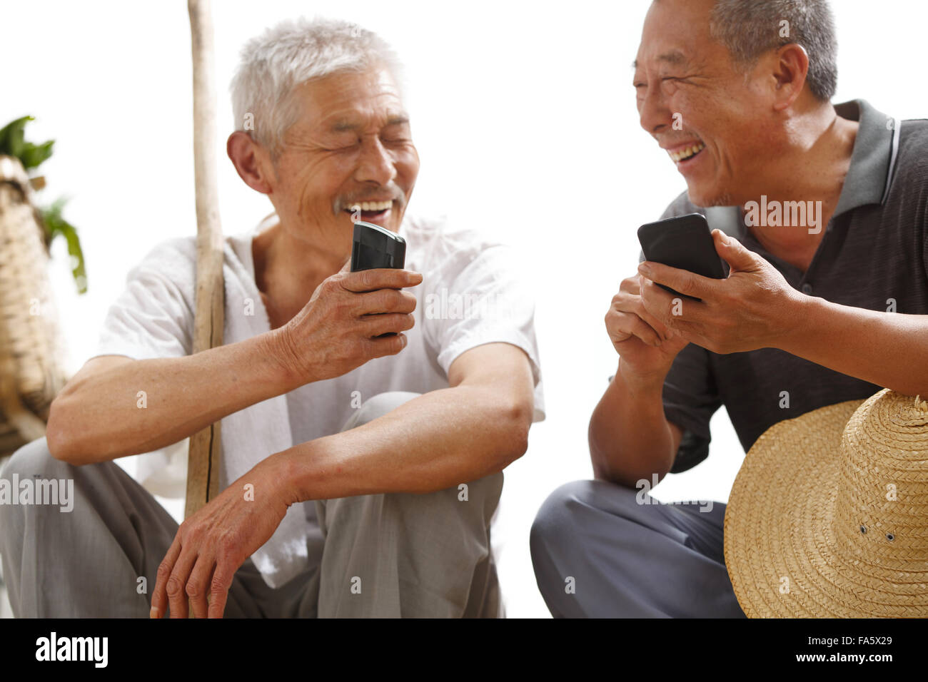 Farmers use mobile phones Stock Photo - Alamy