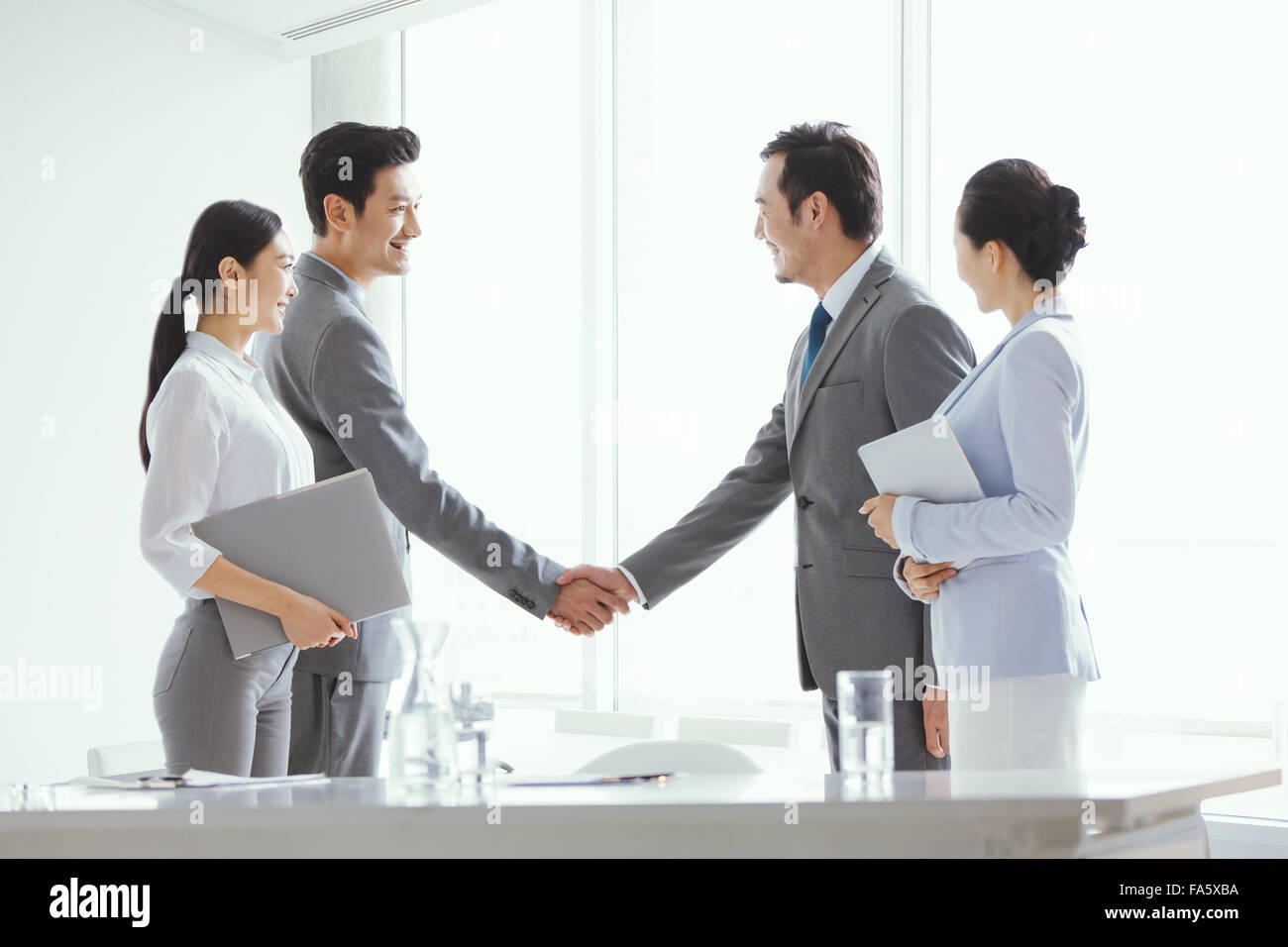 Handshake men only hi-res stock photography and images - Alamy