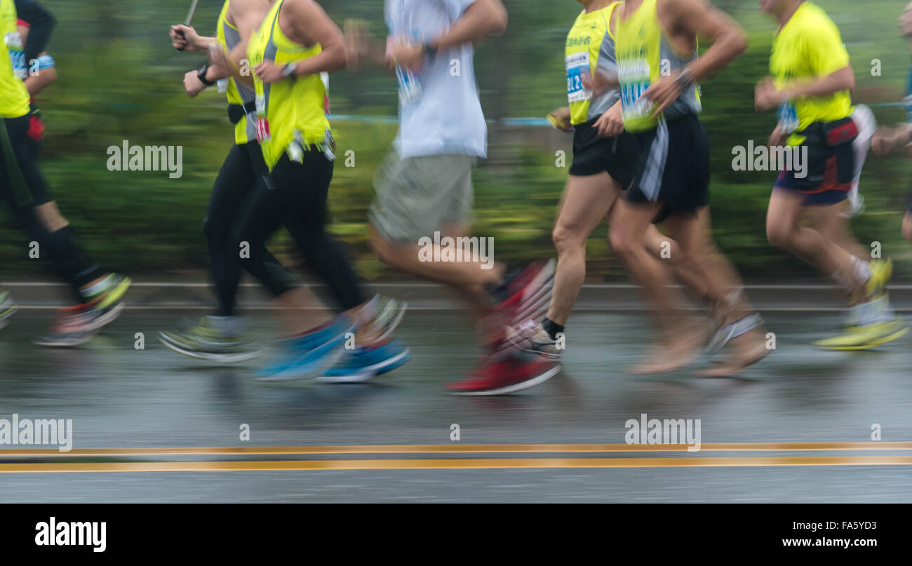 Large group of people marathon competition hi-res stock photography and ...