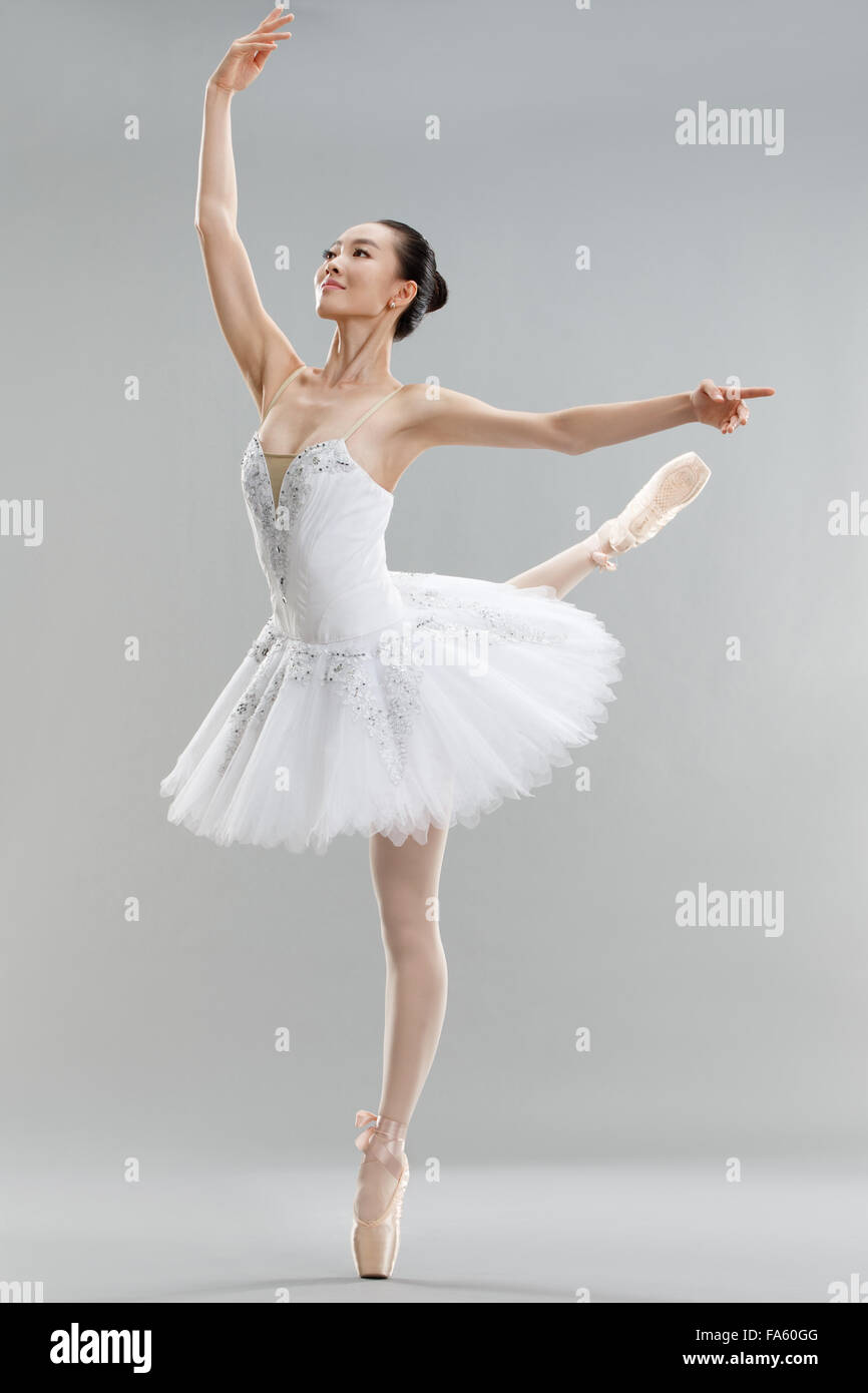 Dancer balance posture on one leg hi-res stock photography and images ...