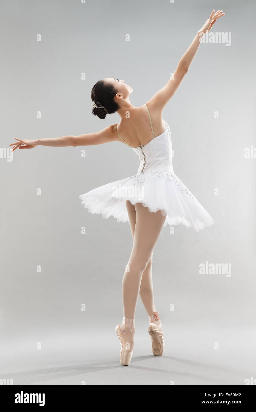 Young women dance ballet Stock Photo - Alamy