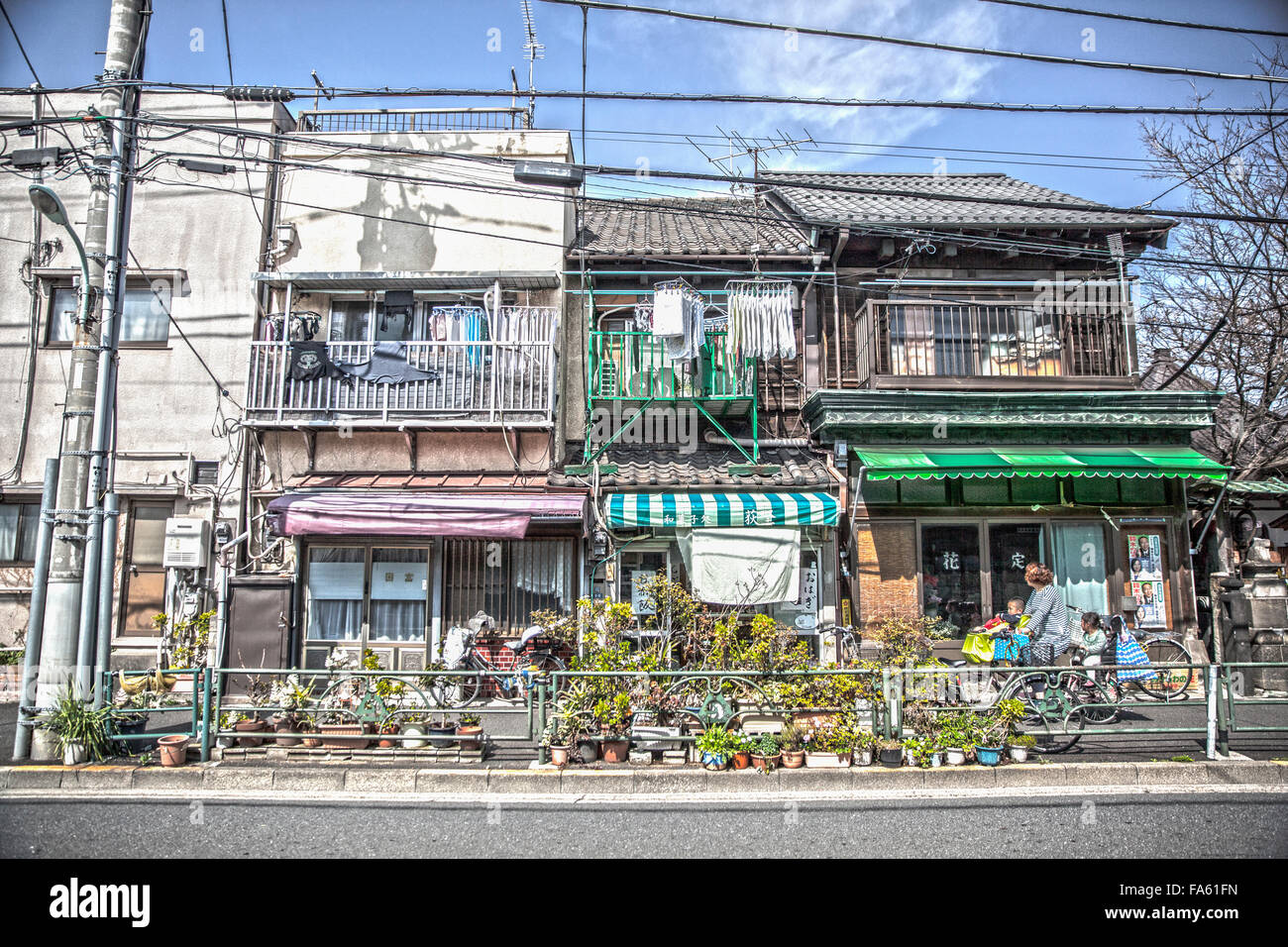 Japanese houses in Yanaka neighborhood in old tokyo Stock Photo - Alamy