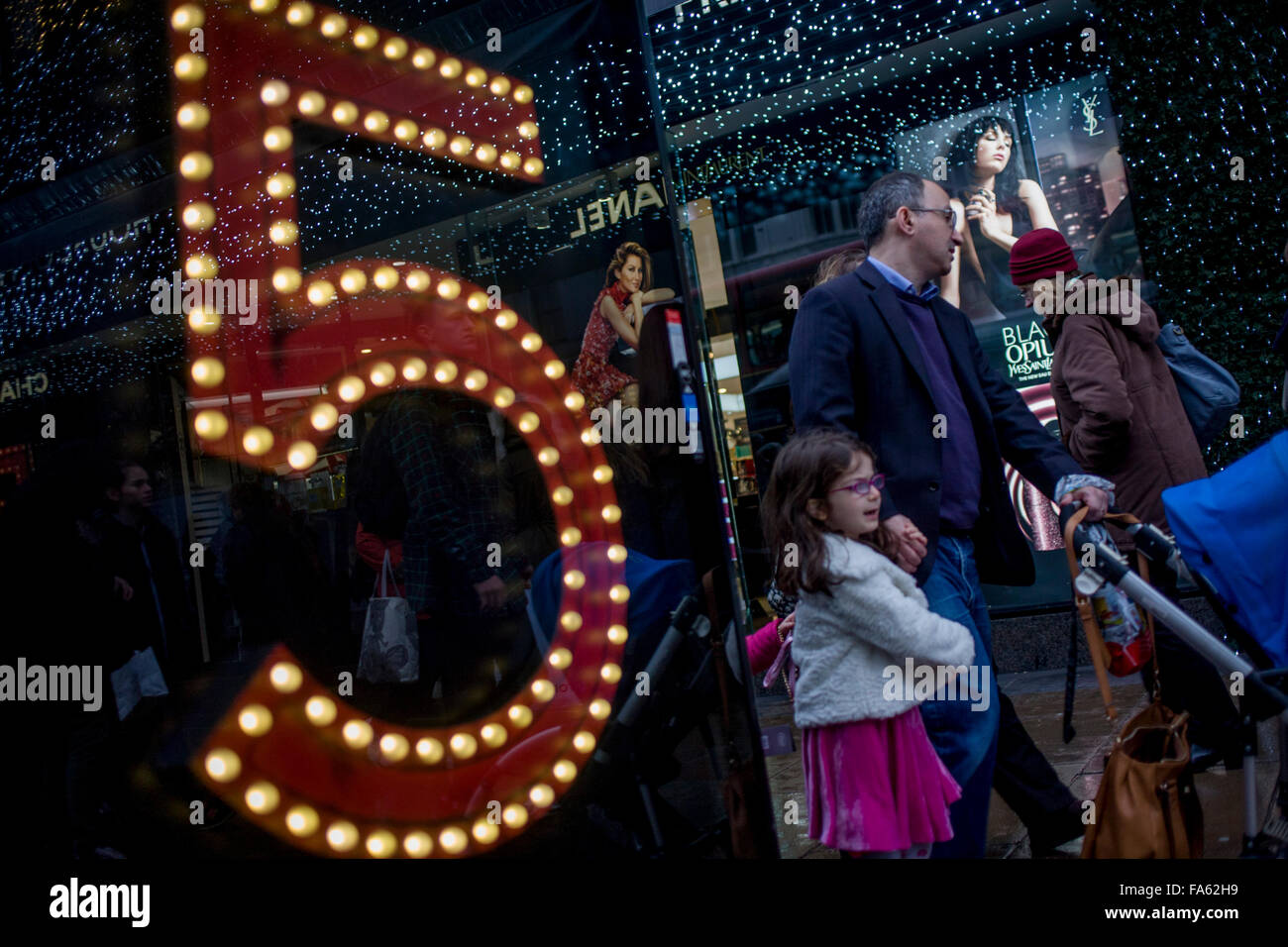 Number 5 Bus Stock Photos & Number 5 Bus Stock Images - Alamy