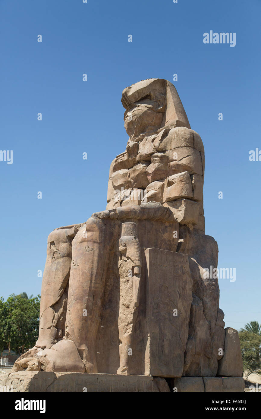 Egypt ancient ruins colossus memnon west bank hi-res stock photography ...