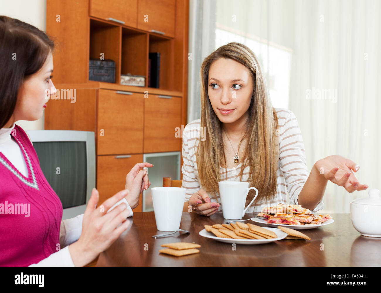 women having squabble at home Stock Photo - Alamy