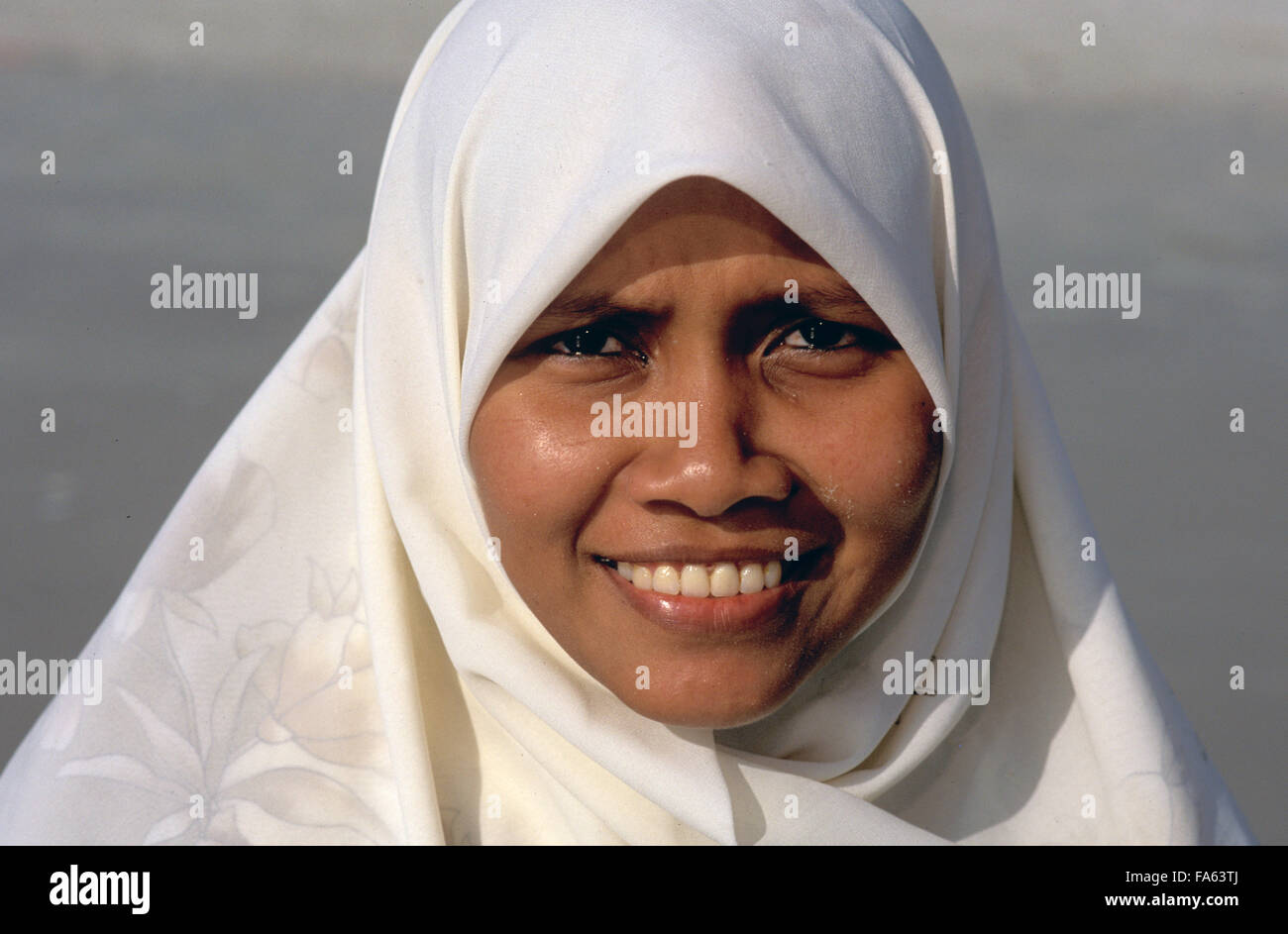Muslim woman covered up hi-res stock photography and images - Alamy