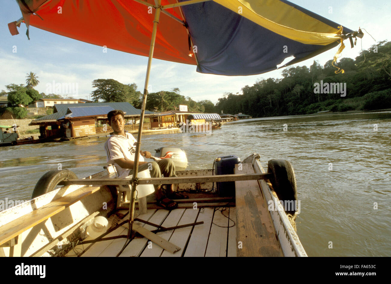 Crossing the Tembeling River, rainforest, jungle, Kuala Tahan, Taman ...