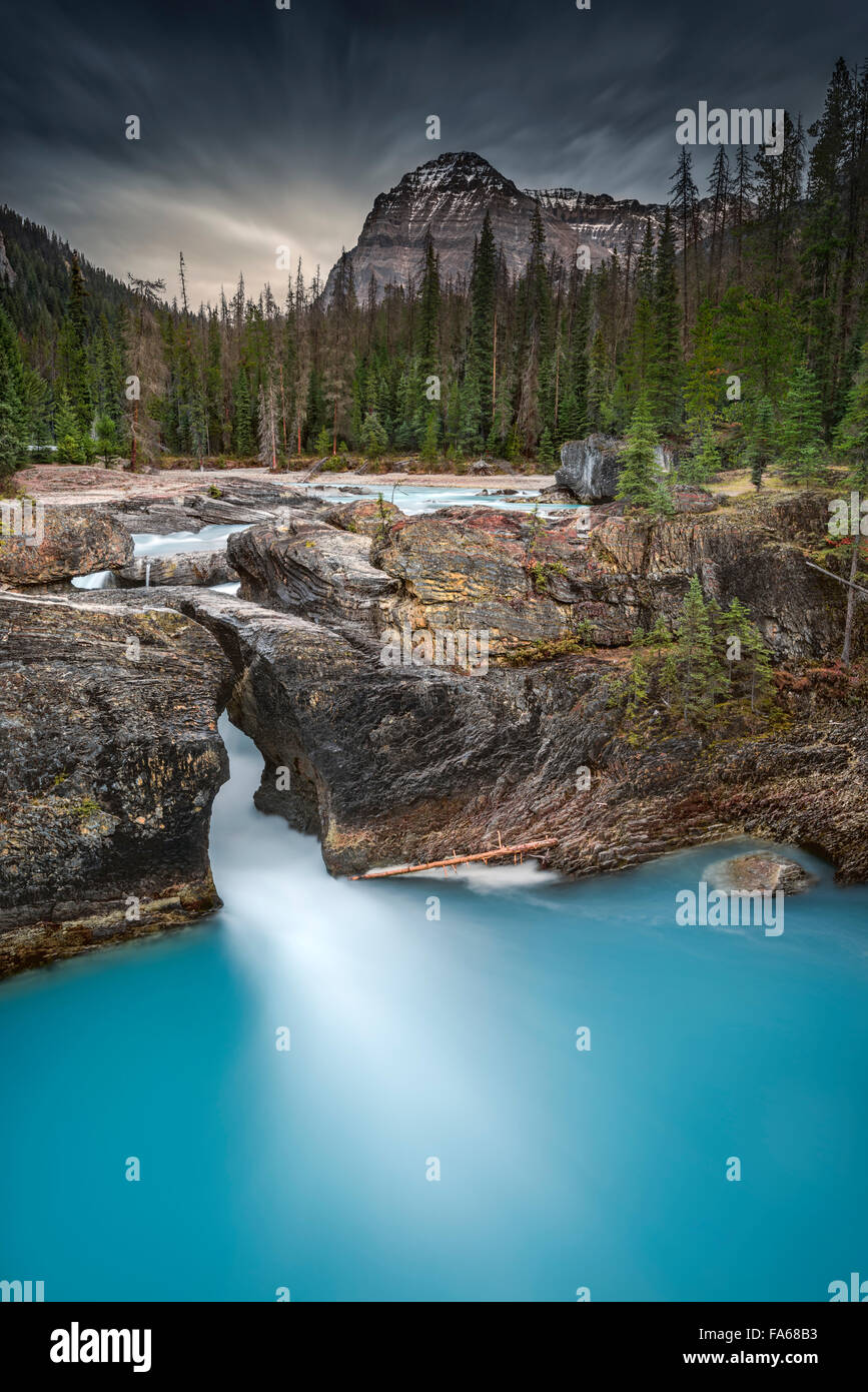 Natural bridge yoho national park hi-res stock photography and images ...
