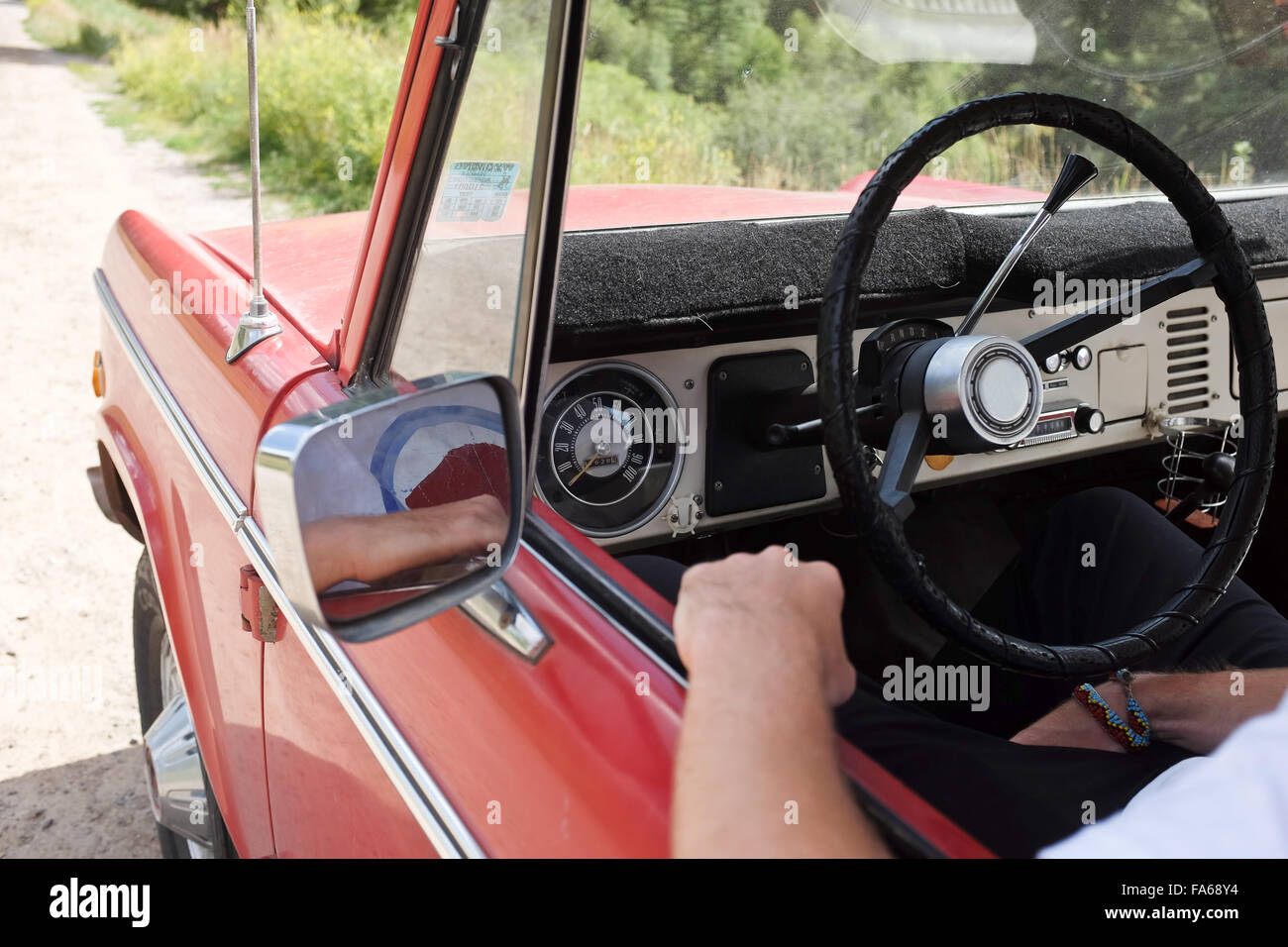 Leaning out of car window hi-res stock photography and images - Alamy