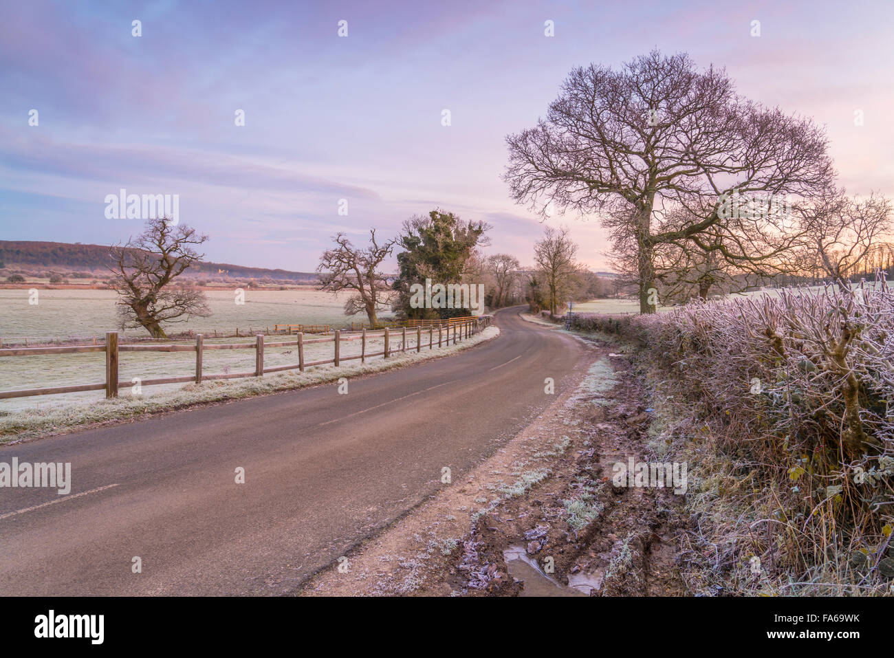 Uk street frosty morning hi-res stock photography and images - Alamy