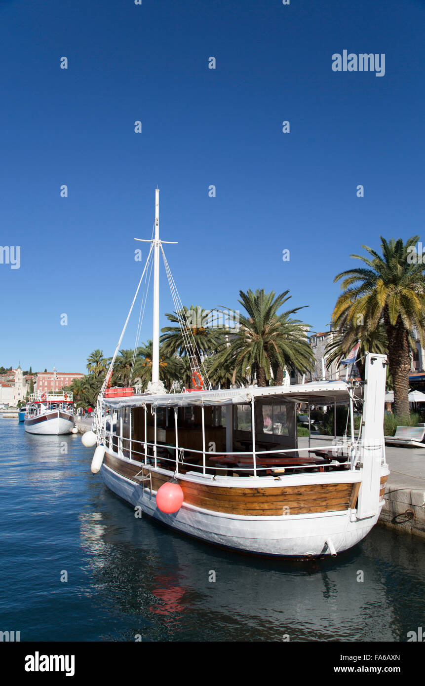 Harbor tour hi-res stock photography and images - Alamy