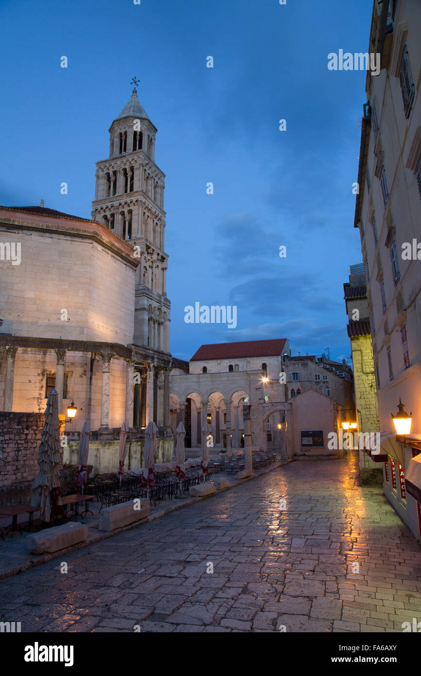 Palace cathedral hi-res stock photography and images - Alamy