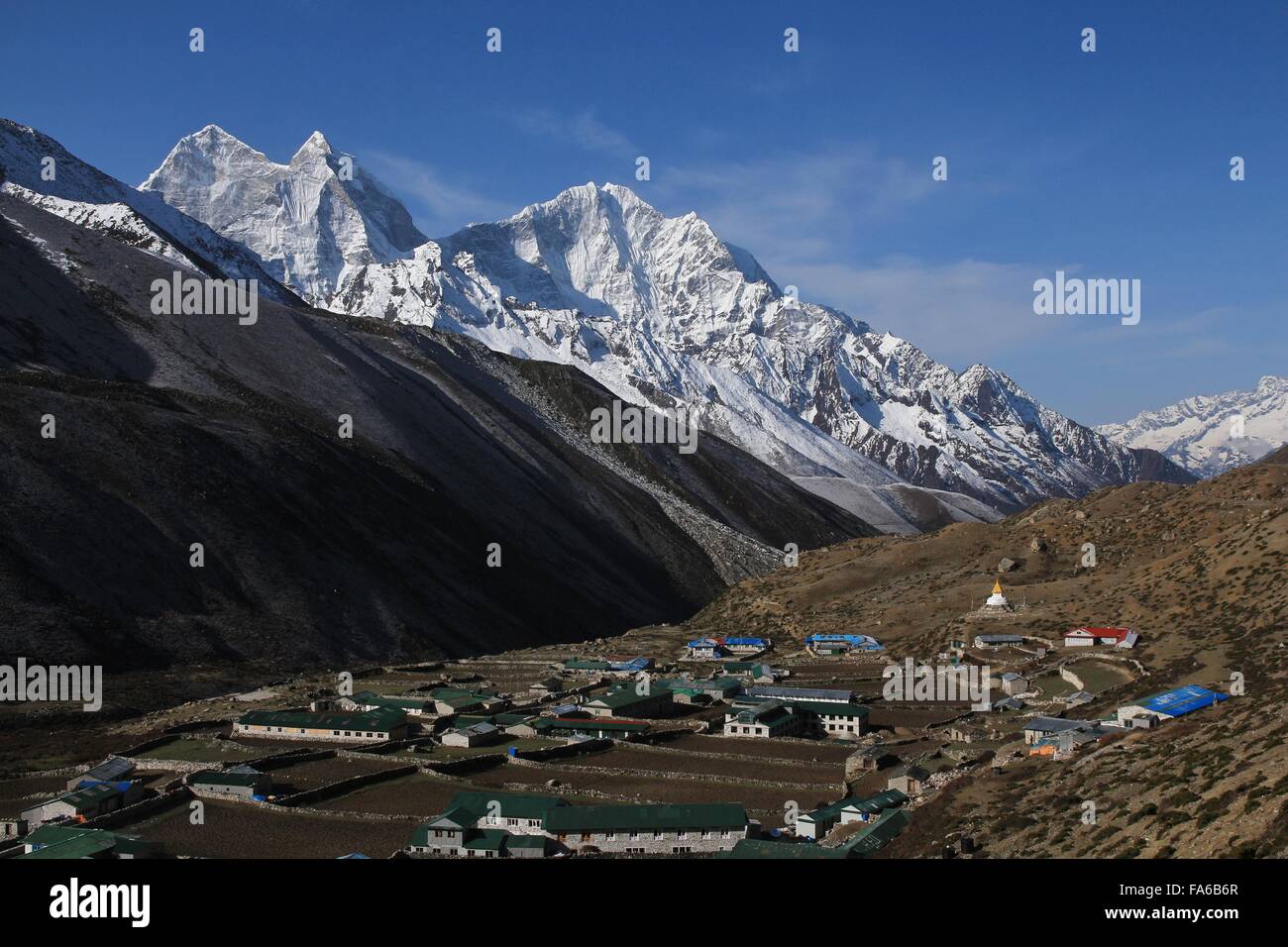 Mount everest trek dingboche hi-res stock photography and images - Alamy
