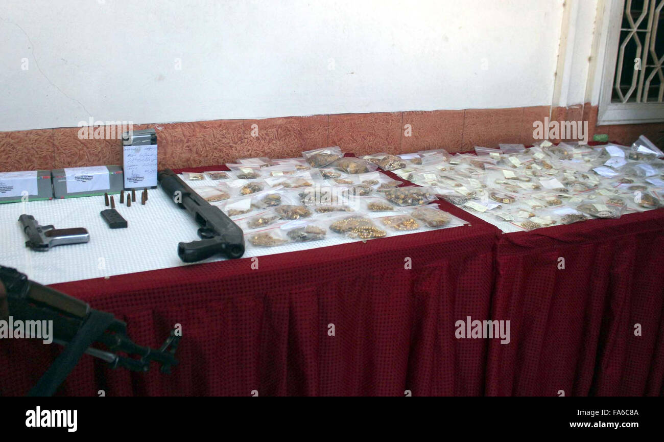 ACLC Police staffs exposing gold jewelry recovered from criminal Umair ... ACLC Police staffs exposing gold jewelry recovered from criminal Umair ...
