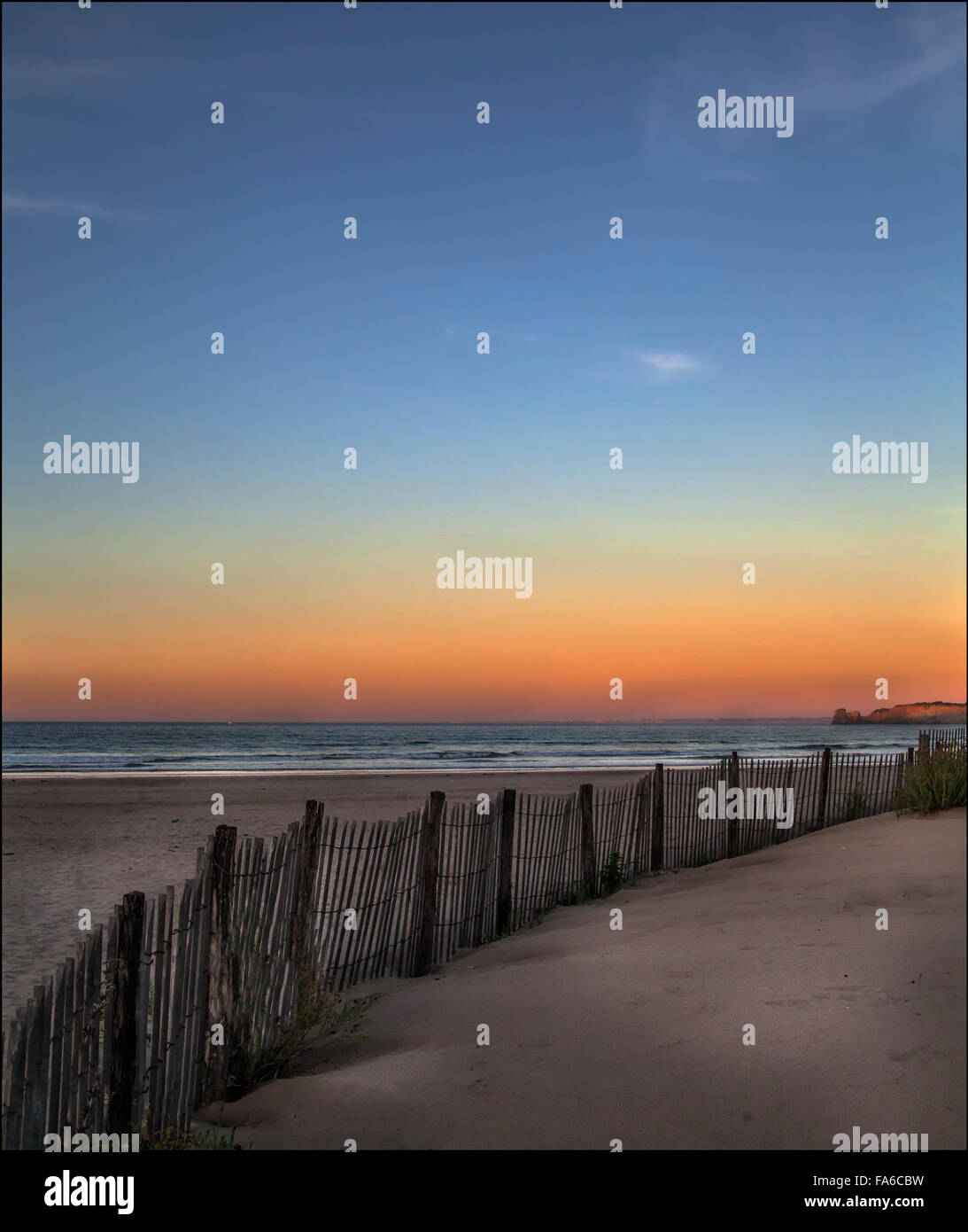Empty beach sunset hi-res stock photography and images - Alamy