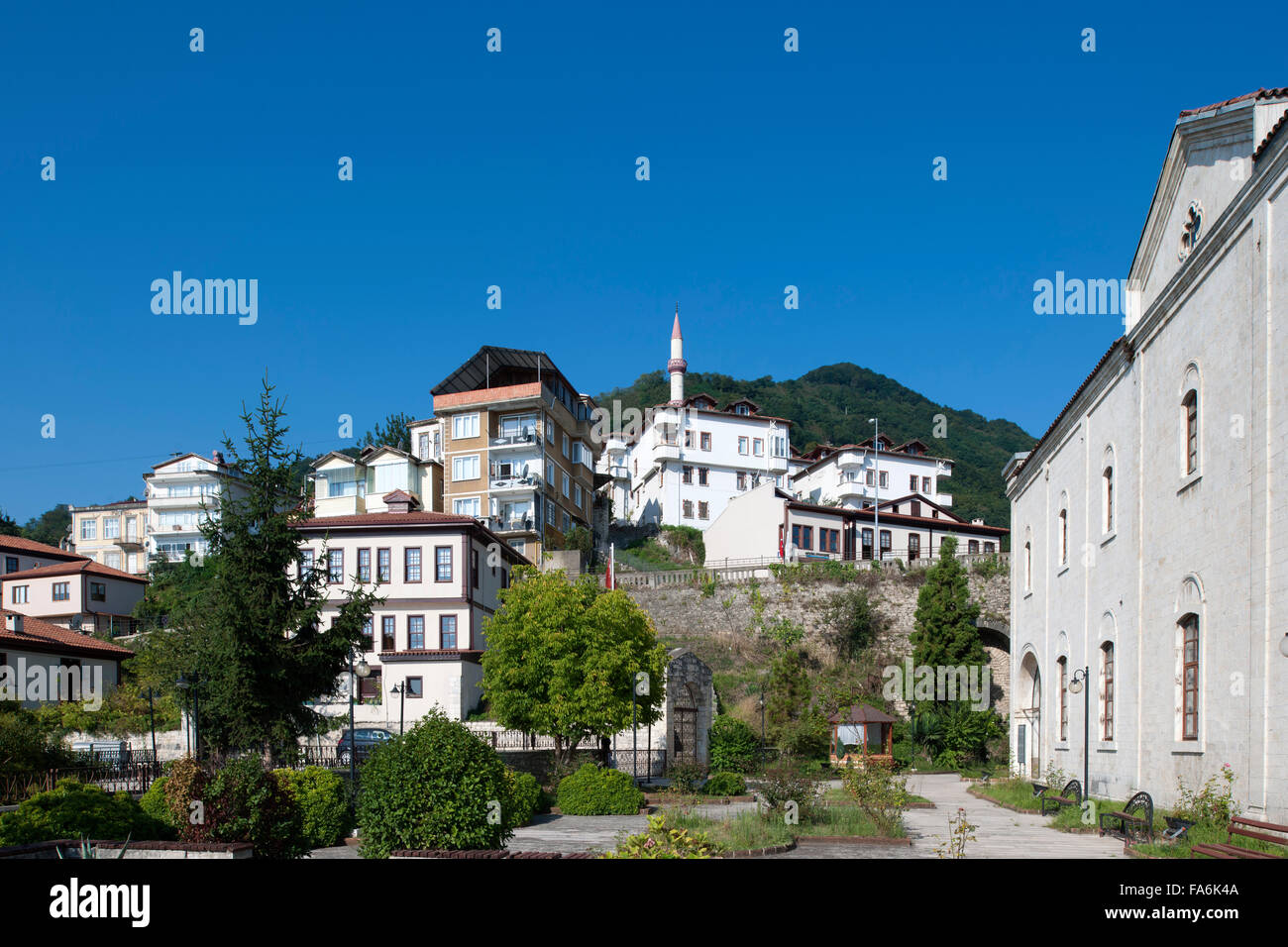 Türkei, östliche Schwarzmeeküste, Ordu, rechts die Tasbasi Kilisesi ...