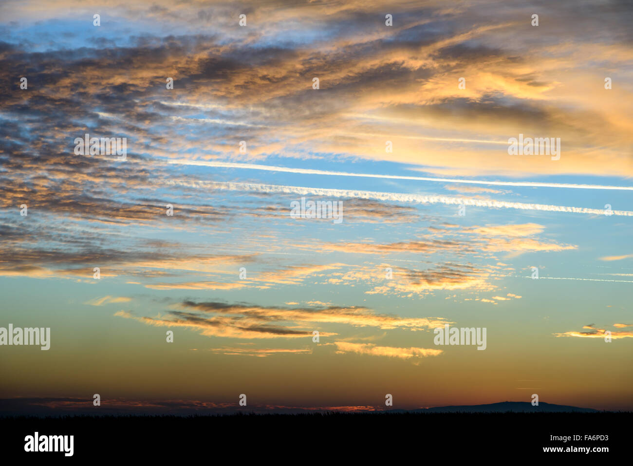 Cloudy summer sky hi-res stock photography and images - Alamy