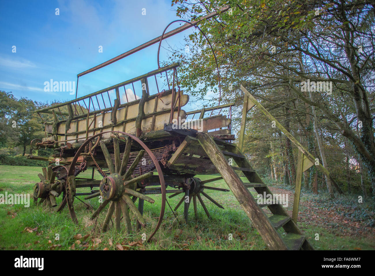 Abandoned Ruined broken down cart Stock Photo - Alamy