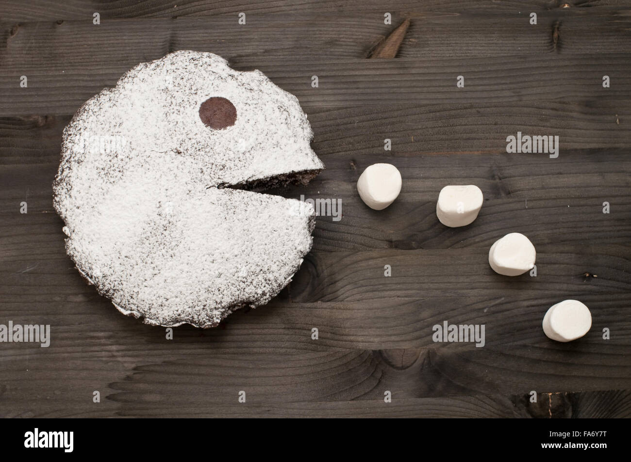 Fish shaped cake hi-res stock photography and images - Alamy