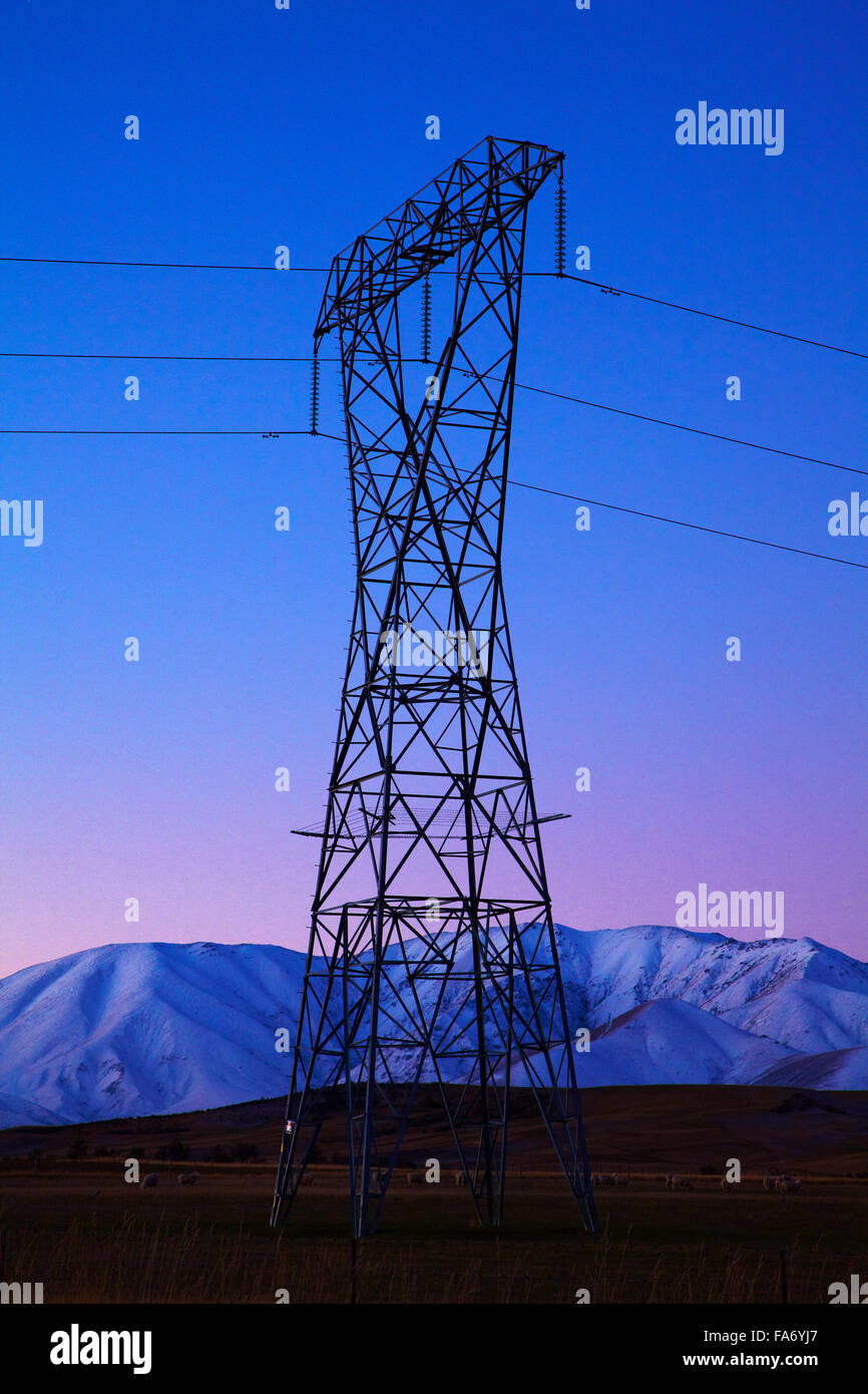 Electricity pylon pylons mountain hi-res stock photography and images ...