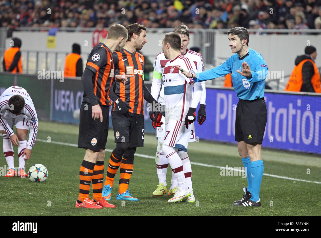 Fight referee football hi-res stock photography and images - Alamy