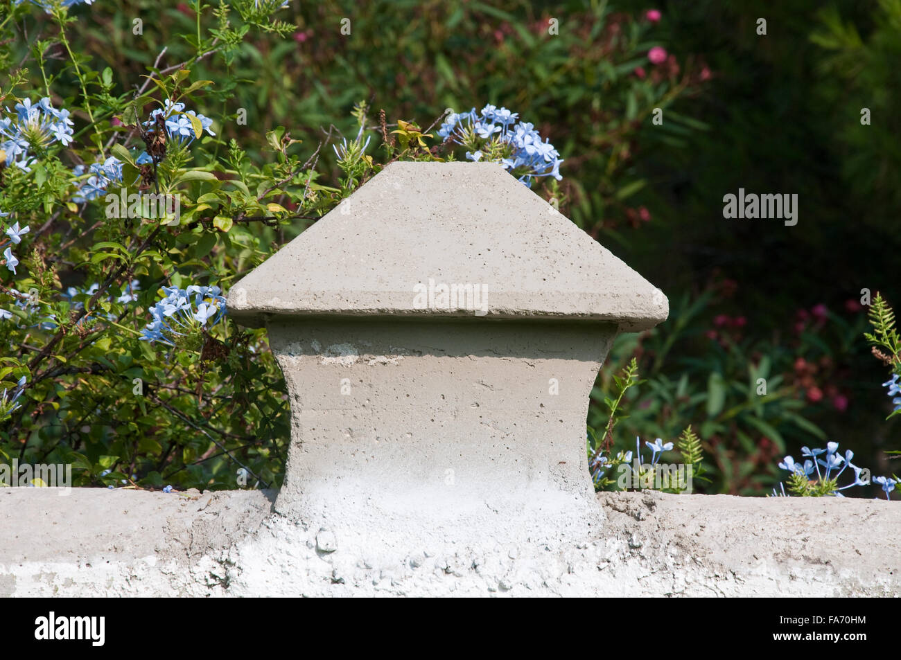Dome shaped house hi-res stock photography and images - Alamy