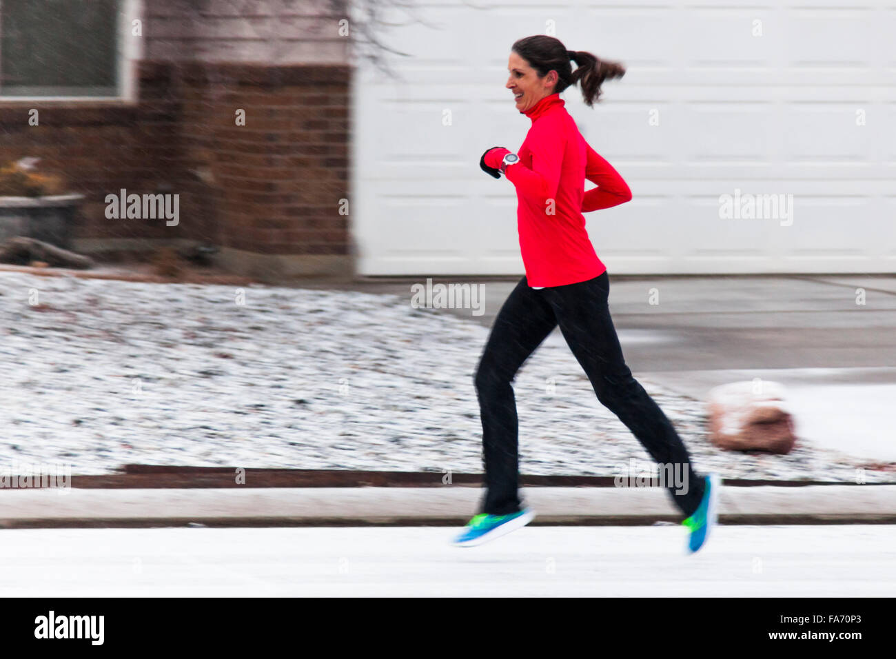 Mid stride hi-res stock photography and images - Alamy