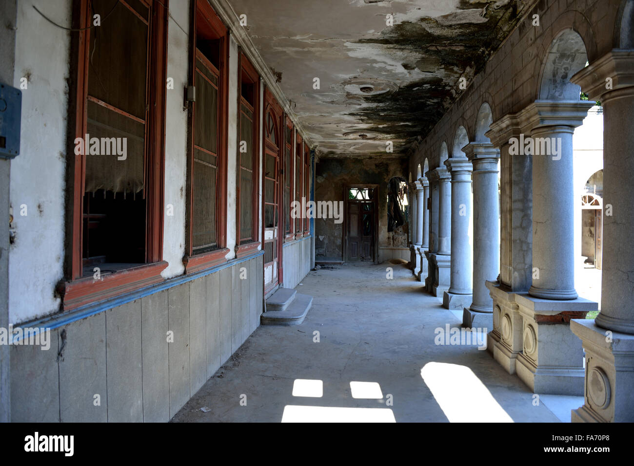 A building view of a row of a aisle Stock Photo - Alamy