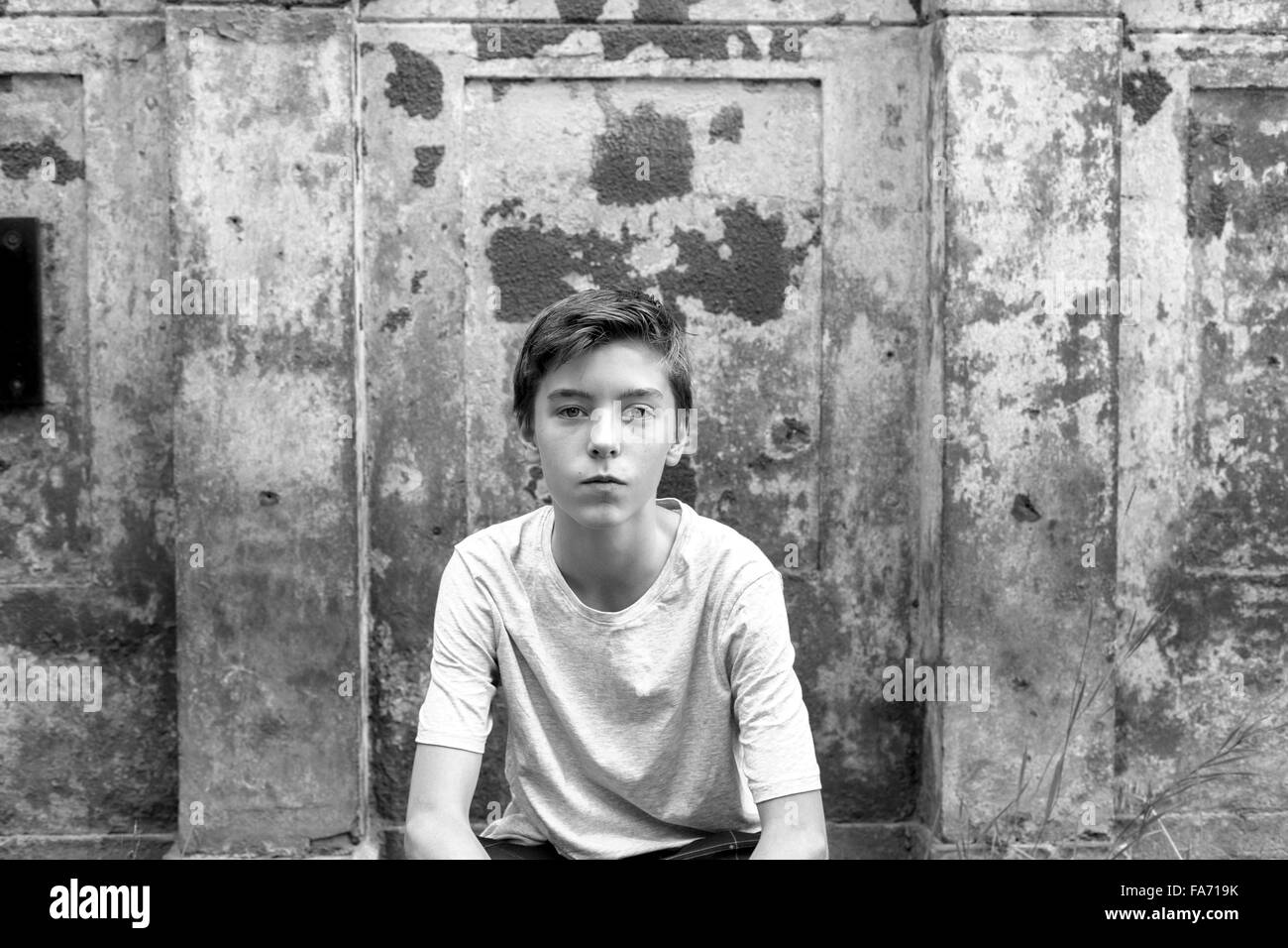 portrait of a crouching teenage boy Stock Photo - Alamy