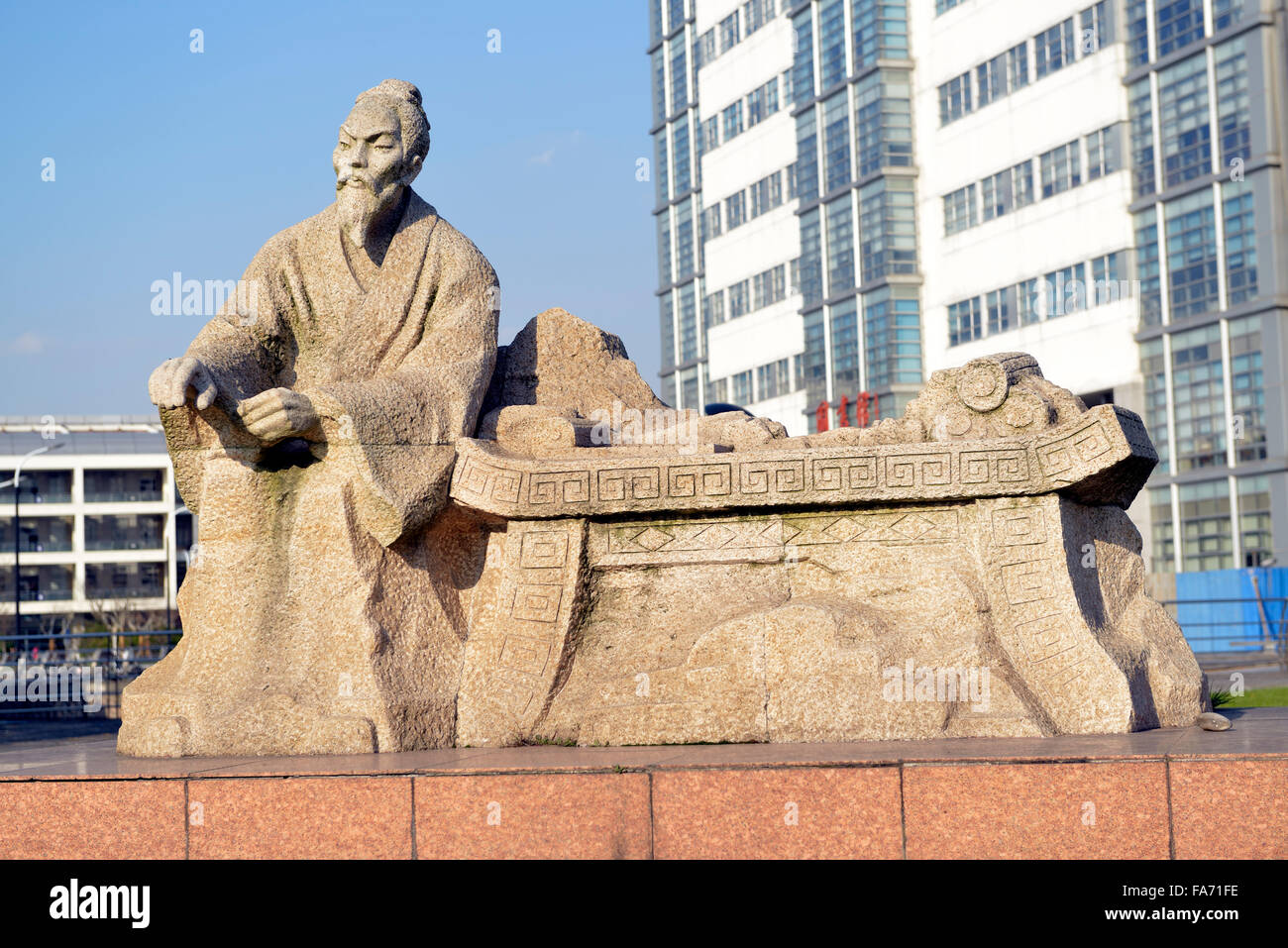 Statue of Zhang Zhongjing in Shanghai University of Chinese Medicine ...