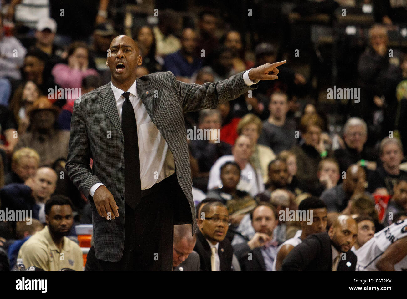 Danny manning basketball hi-res stock photography and images - Alamy