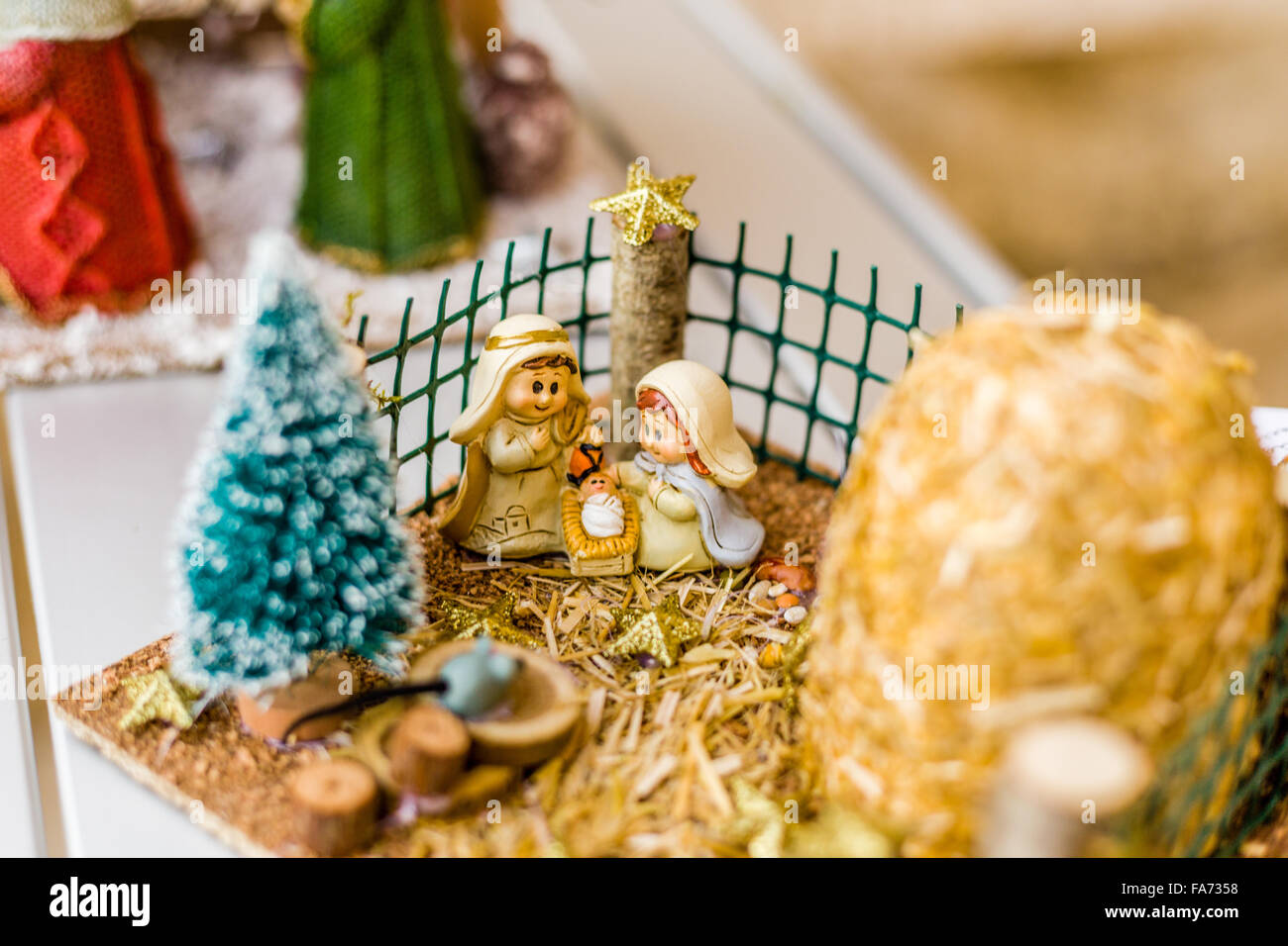 Nativity Stable Jenngaoo Resin Nativity Scene, Traditional Nativity ...