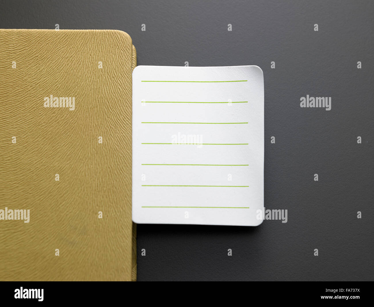 Blank sticky note on the gray background Stock Photo - Alamy