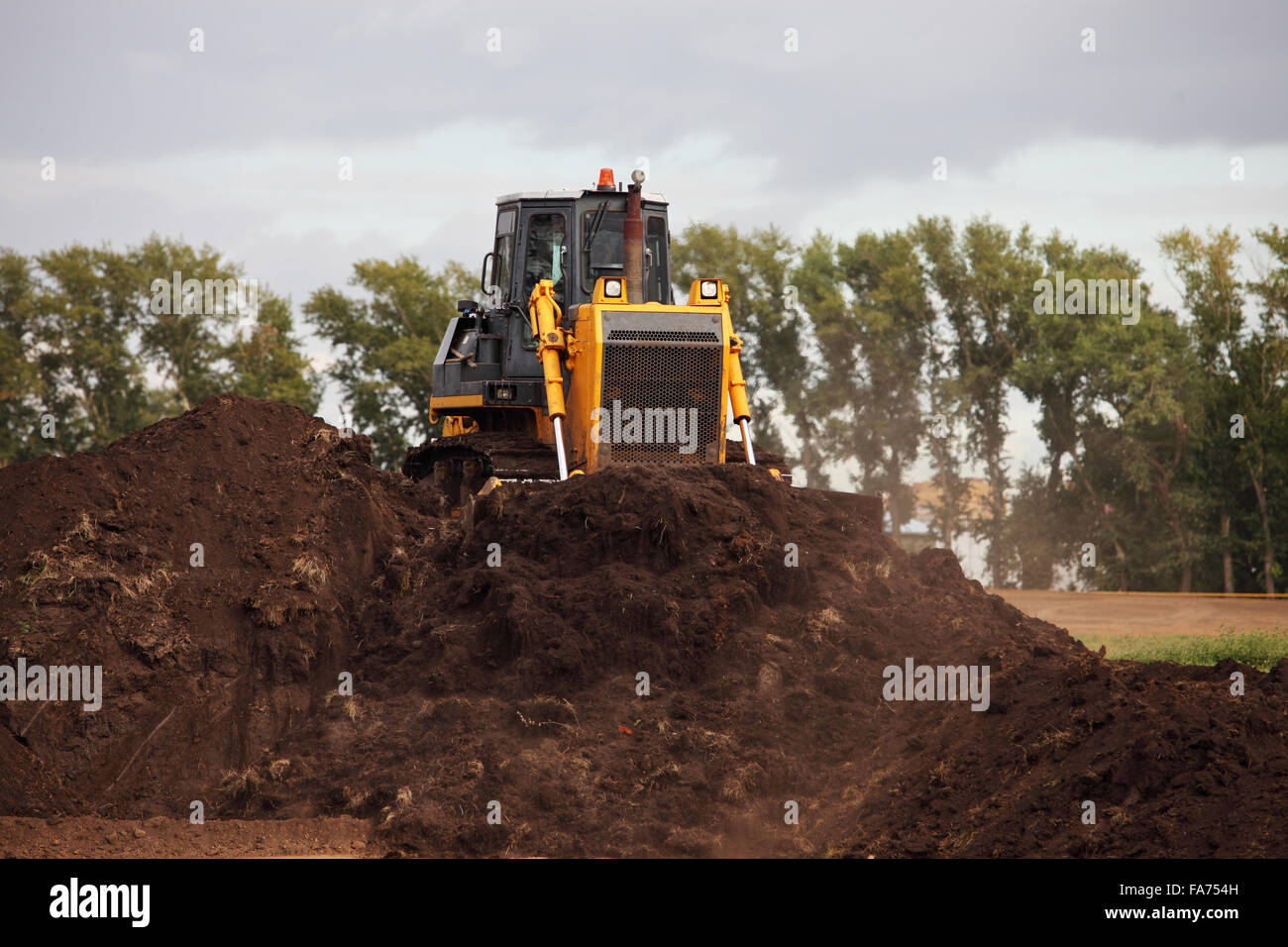 Bulldozer clearing land hi-res stock photography and images - Alamy