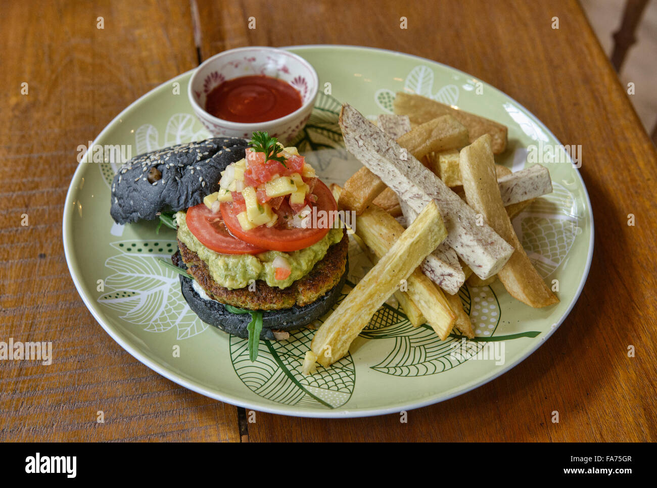 Veggie burger and taro fries hi-res stock photography and images - Alamy