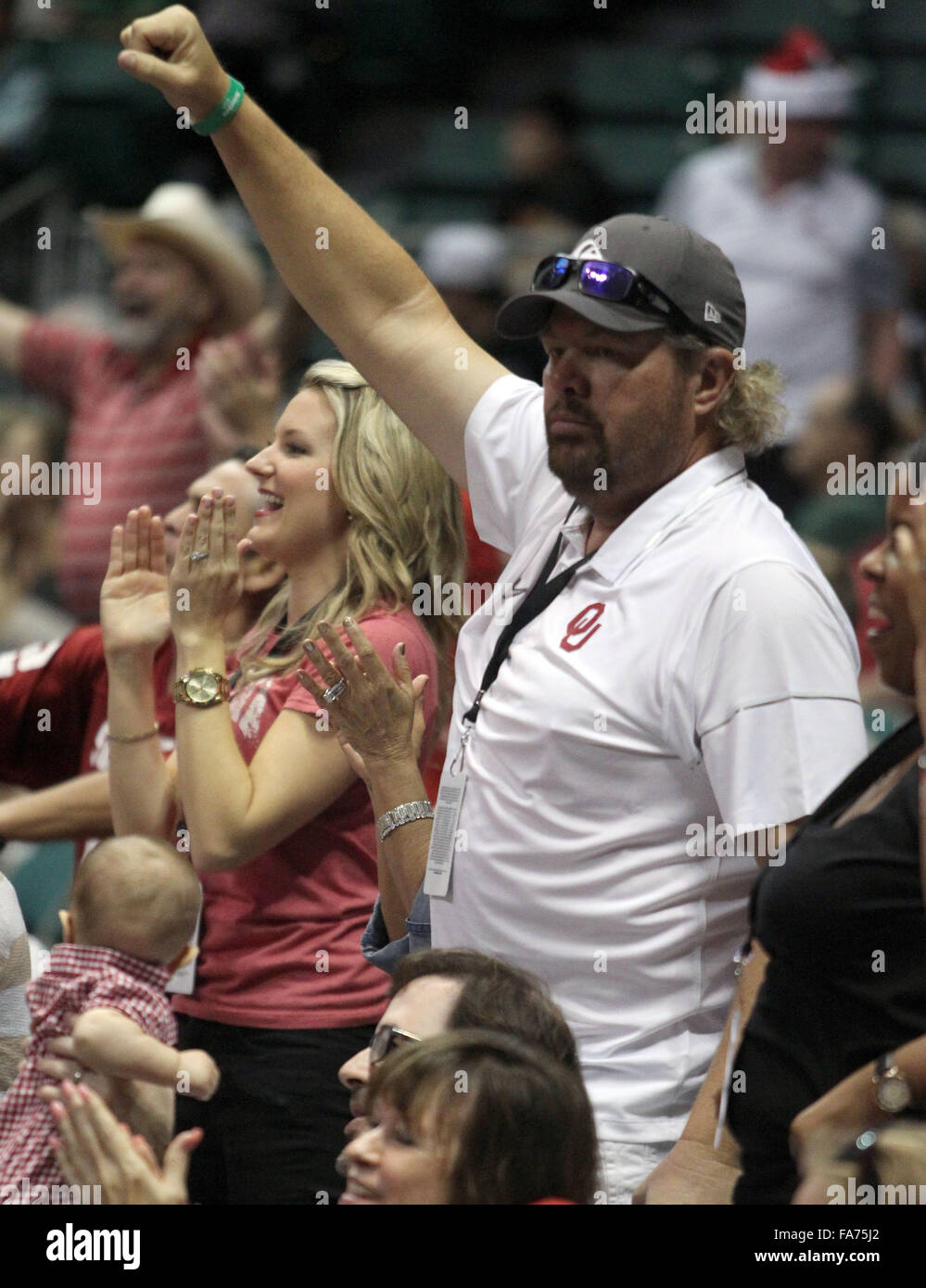 Honolulu, HI, USA. 22nd Dec, 2015. Oklahoma fan and international star ...