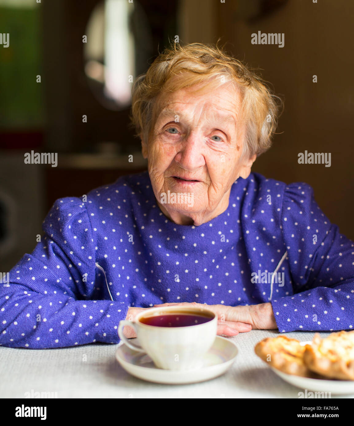 Elderly kitchen hi-res stock photography and images - Alamy