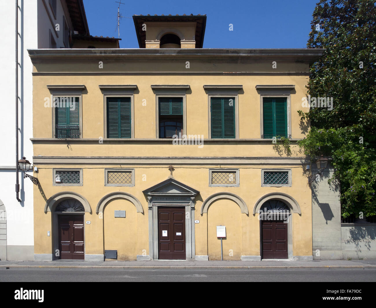 FLORENCE, ITALY - AUGUST 04, 2015: Pretty houses Stock Photo - Alamy