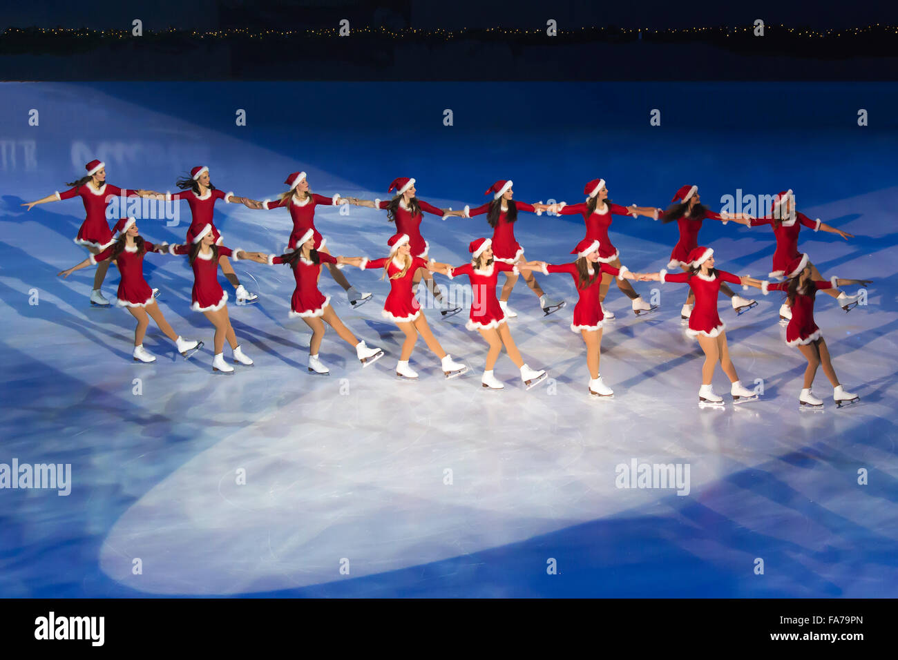 Hot Shivers Synchronized Skating Team performing a year end Golden ...