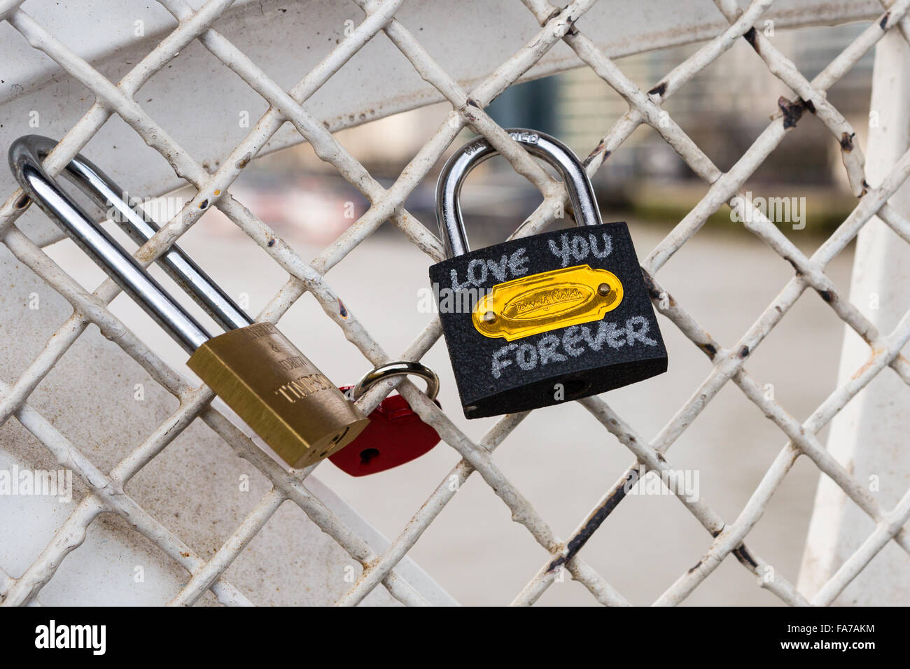 London, UK. 22nd December 2015. Love locks padlocked onto Tower Bridge ...