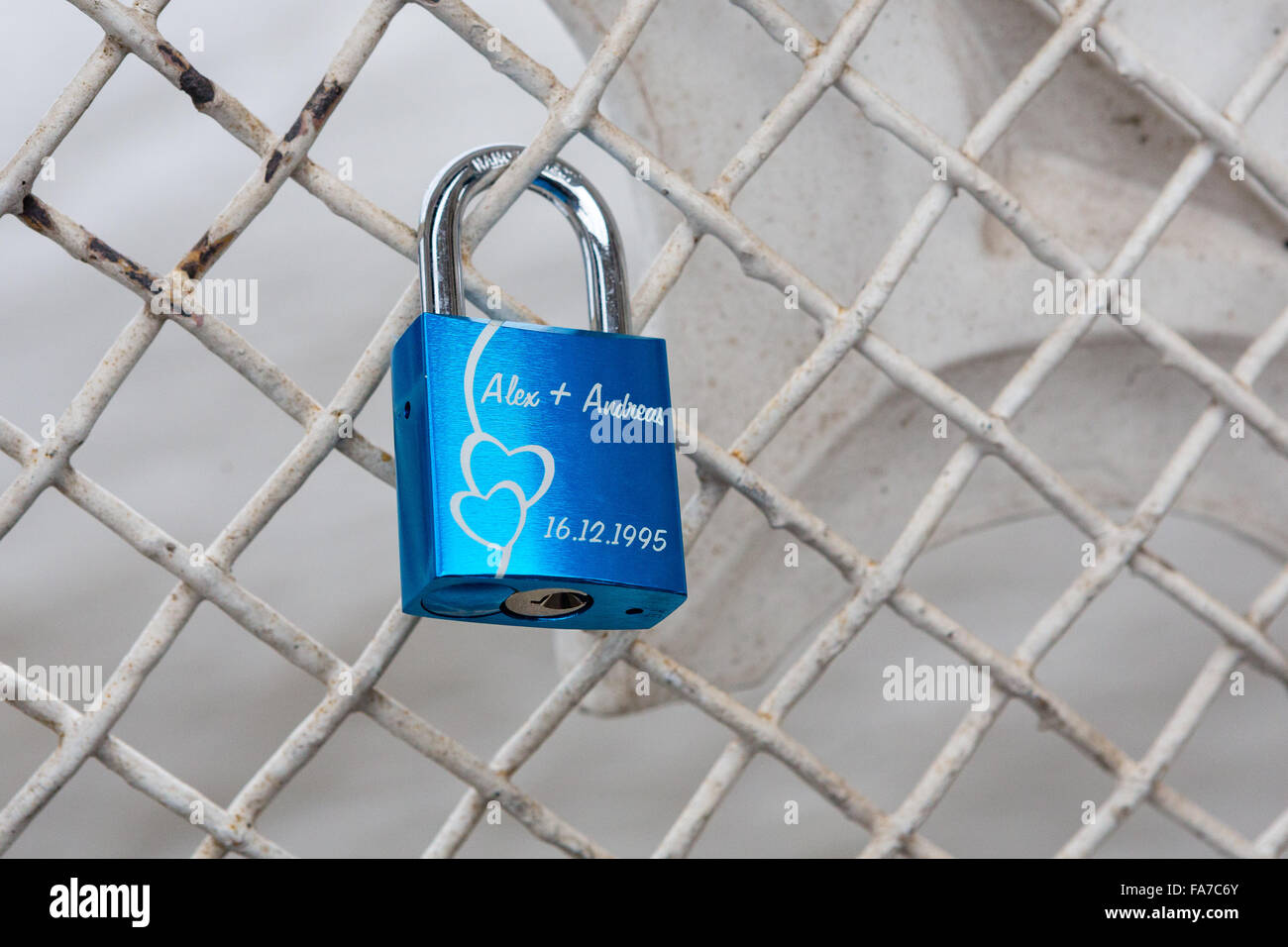 Love lock tower bridge london hi-res stock photography and images - Alamy