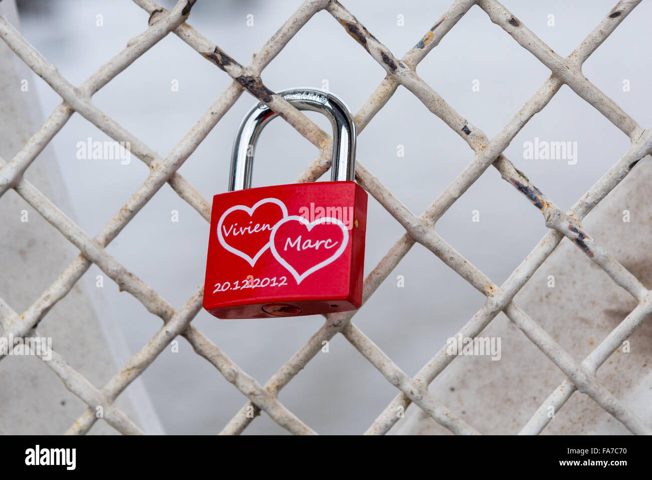 Love lock tower bridge london hi-res stock photography and images - Alamy