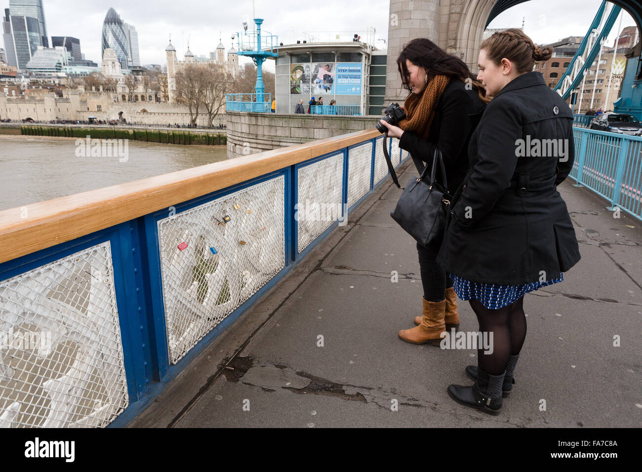 Love lock tower bridge london hi-res stock photography and images - Alamy