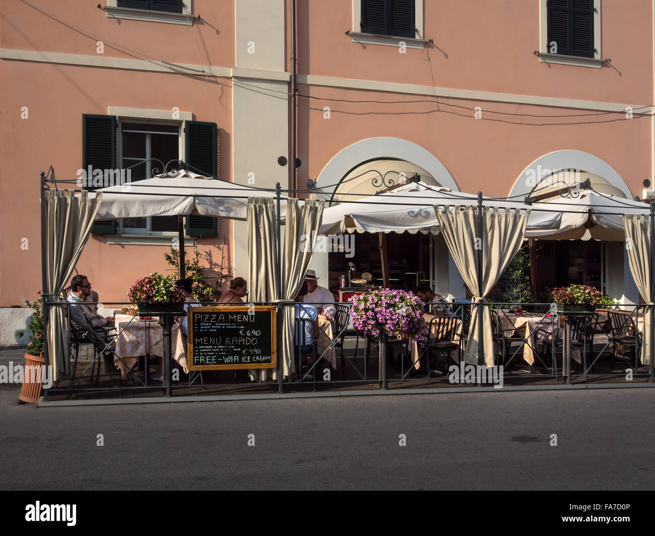 Cafe pisa italy hi-res stock photography and images - Alamy