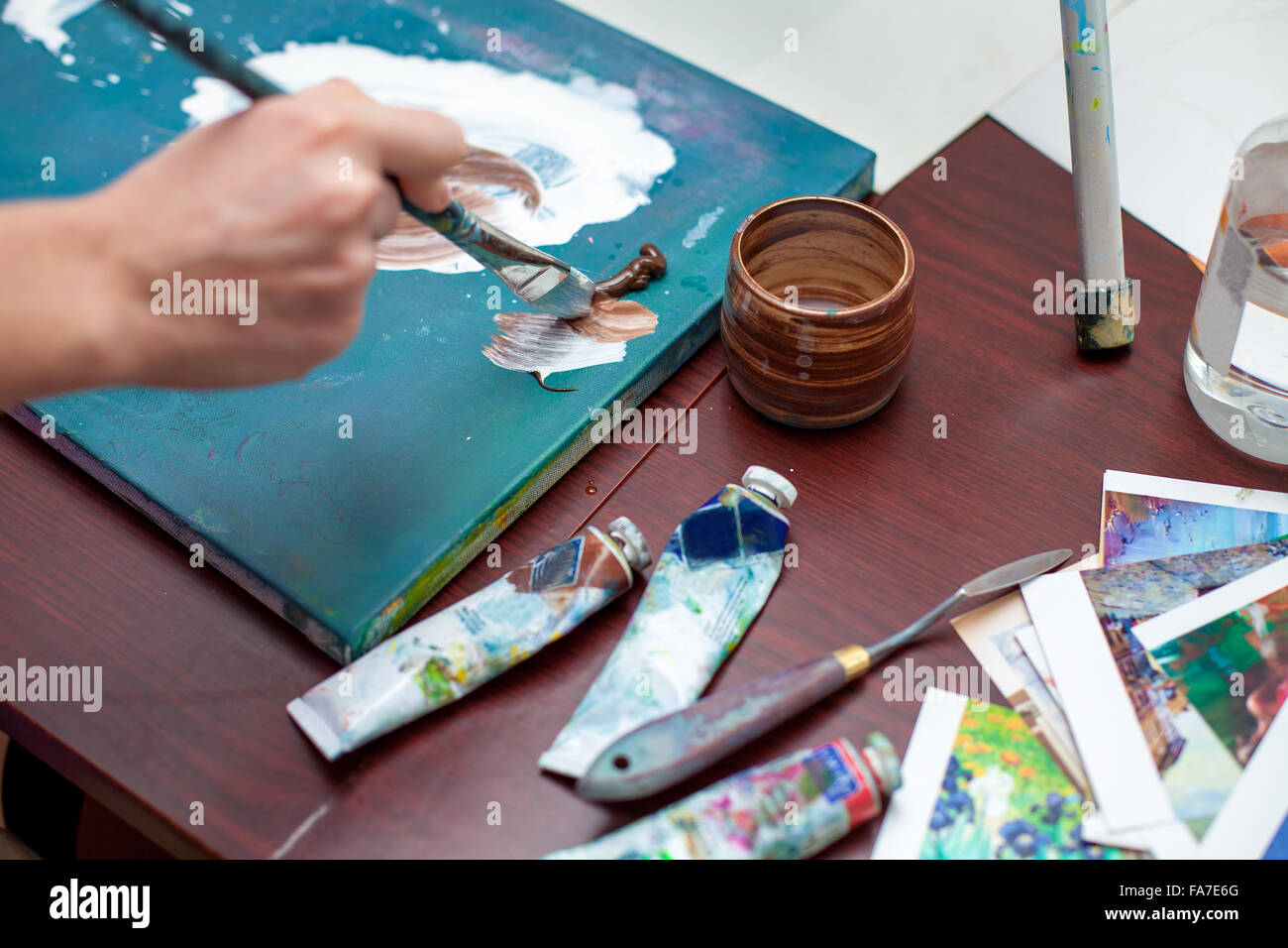 Close up artist hand hold hi-res stock photography and images - Alamy