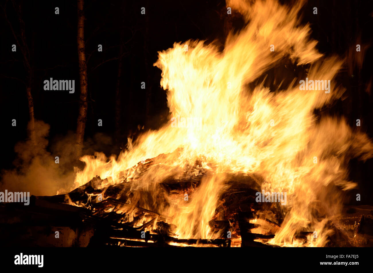 Pile of ash embers wood hi-res stock photography and images - Alamy