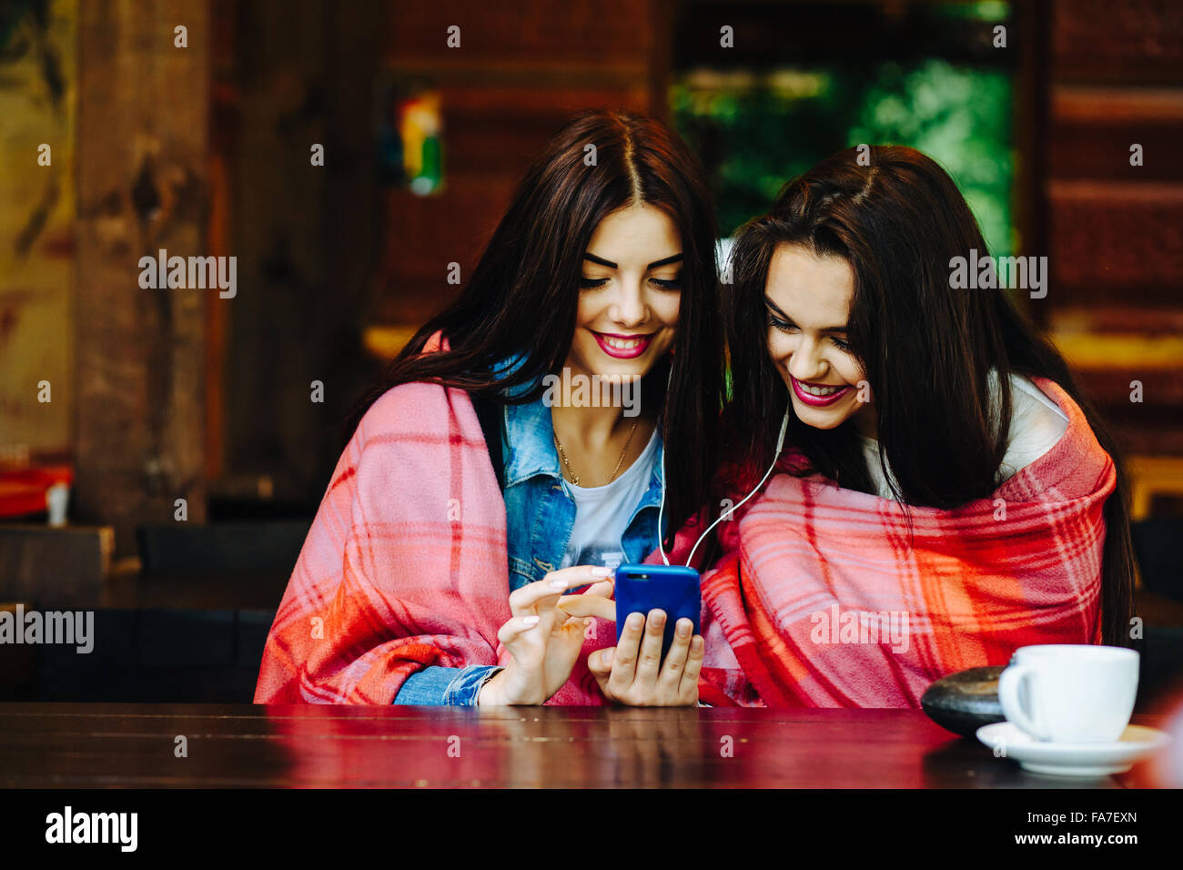 Two girl listening music Stock Photo - Alamy