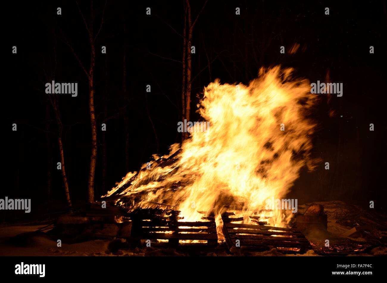 massive wood fire in winter night Stock Photo - Alamy