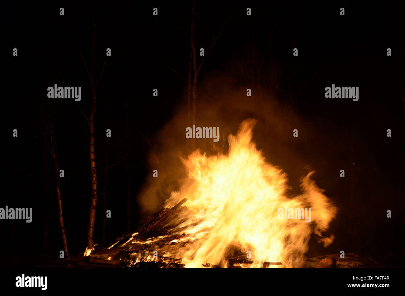 massive wood fire in winter night Stock Photo - Alamy